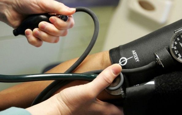 Αρτηριακή πίεση: Οι φυσιολογικές τιμές ανά ηλικία - HealthyLiving.gr